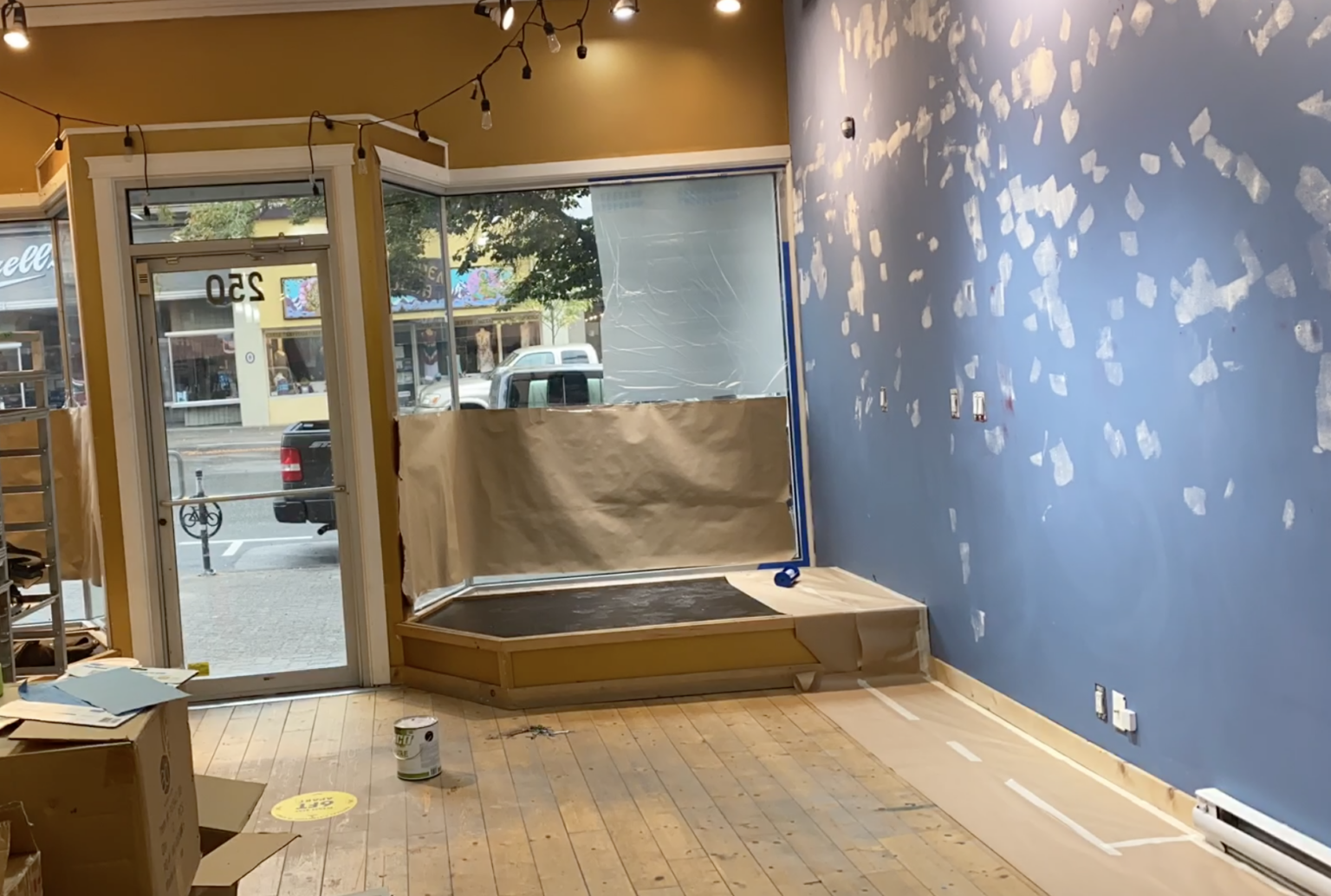 Painting a Store + Mural! - Lemon Thistle