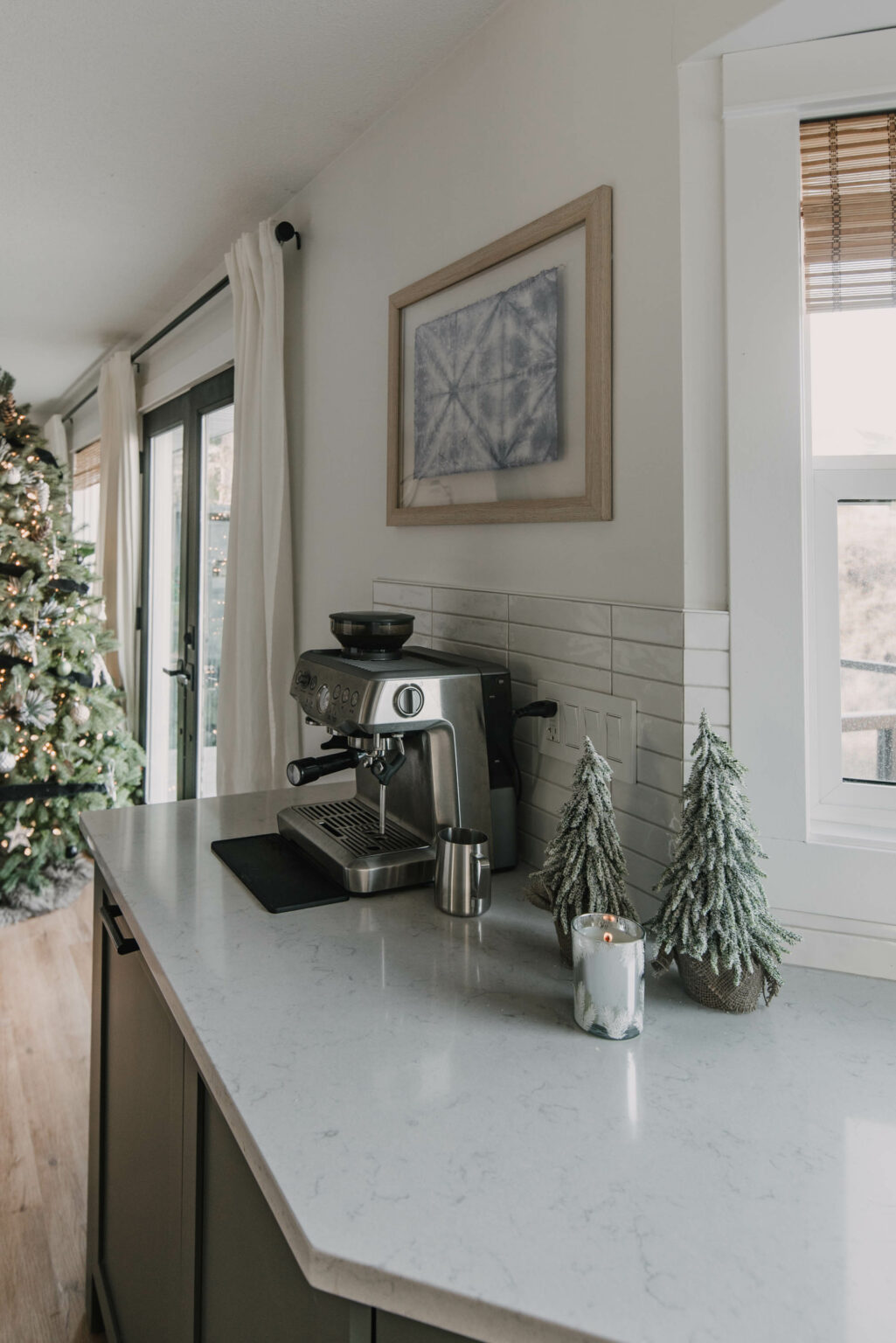 Cozy Modern Holiday Home Tour - Lemon Thistle