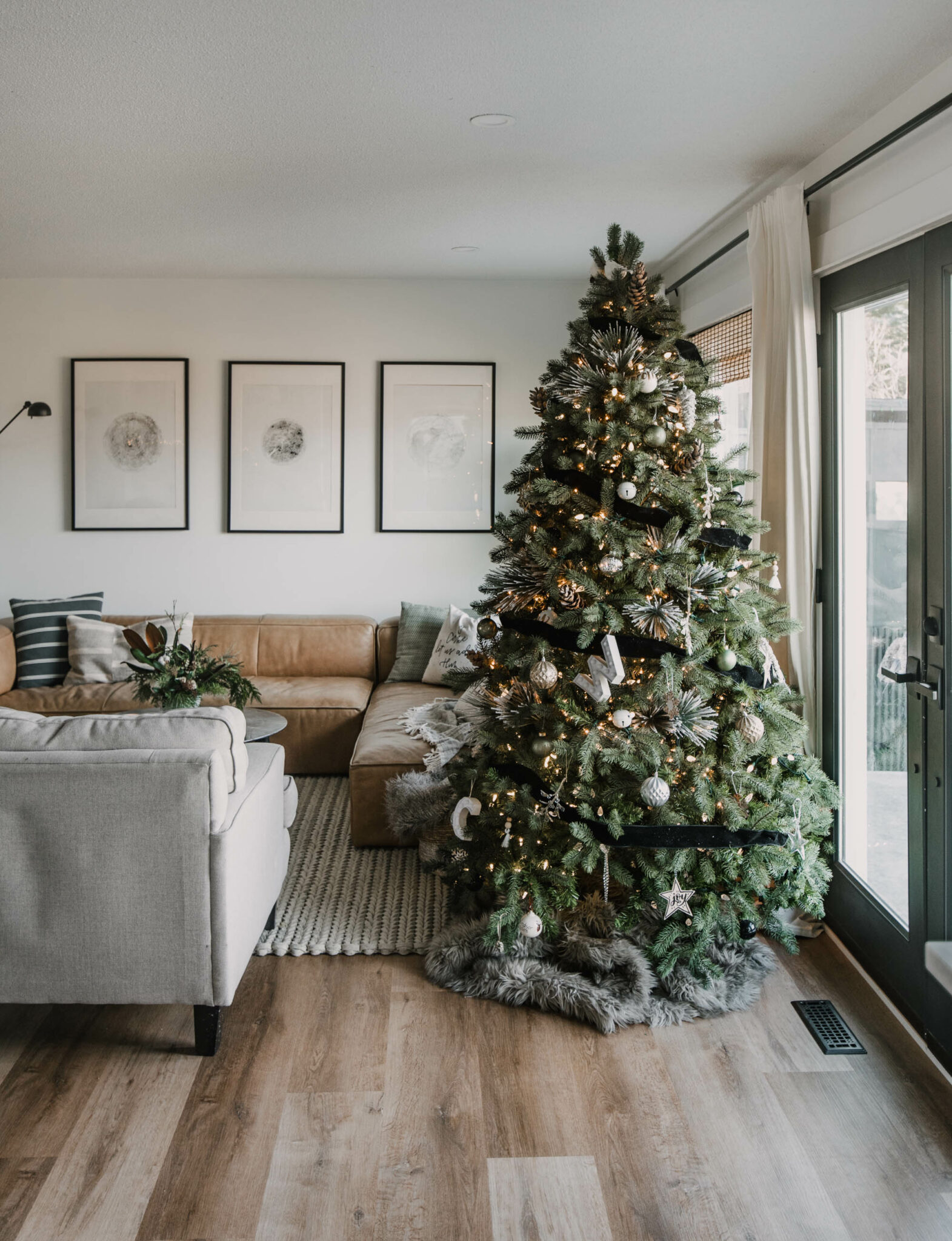 Cozy Modern Holiday Home Tour - Lemon Thistle