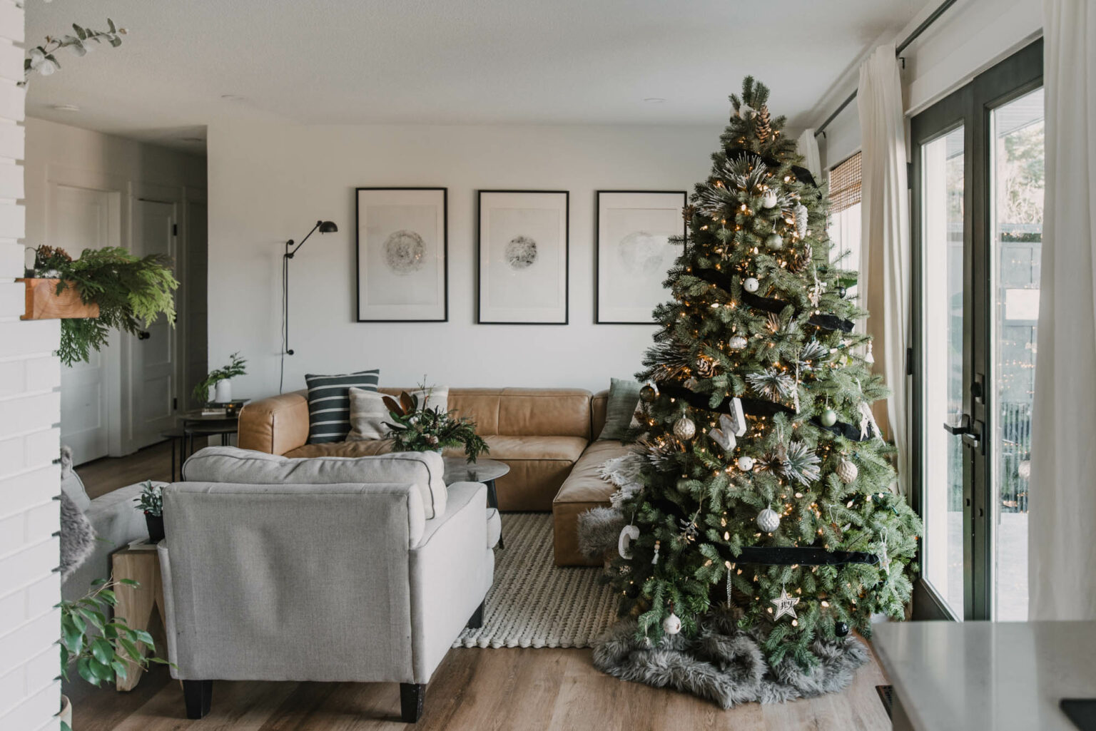 Cozy Modern Holiday Home Tour - Lemon Thistle