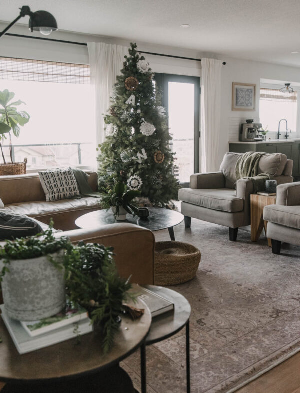 Simple Holiday Home Tour | Natural Christmas Decor Ideas - Lemon Thistle