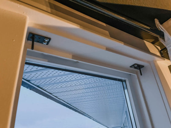 Cozy Modern Bay Window Coverings: Shopping & Installation Guide - Lemon ...